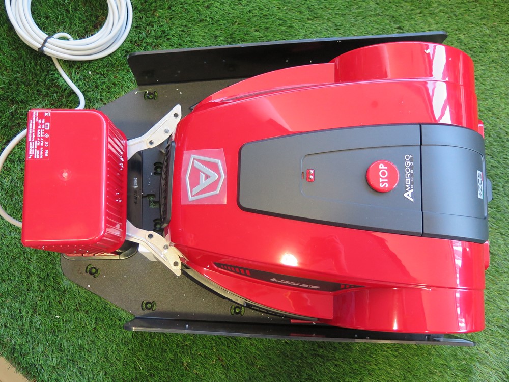 Zucchetti Ambrogio L35 BASIC robot fűnyíró - Medence Shop - Infotech Kft. - webáruház, webshop