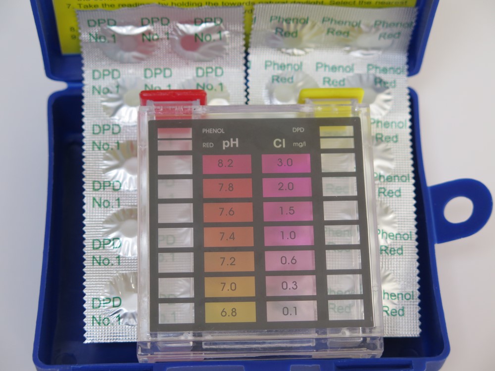 Tablettás vízelemző készlet pH/Cl méréshez UVM-2C - Medence Shop ...